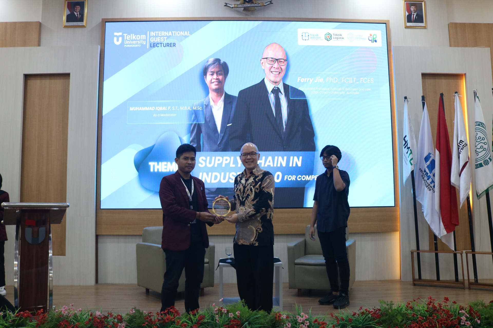 International Guest Lecture: Ferry Jie Bahas Transformasi Supply Chain ...